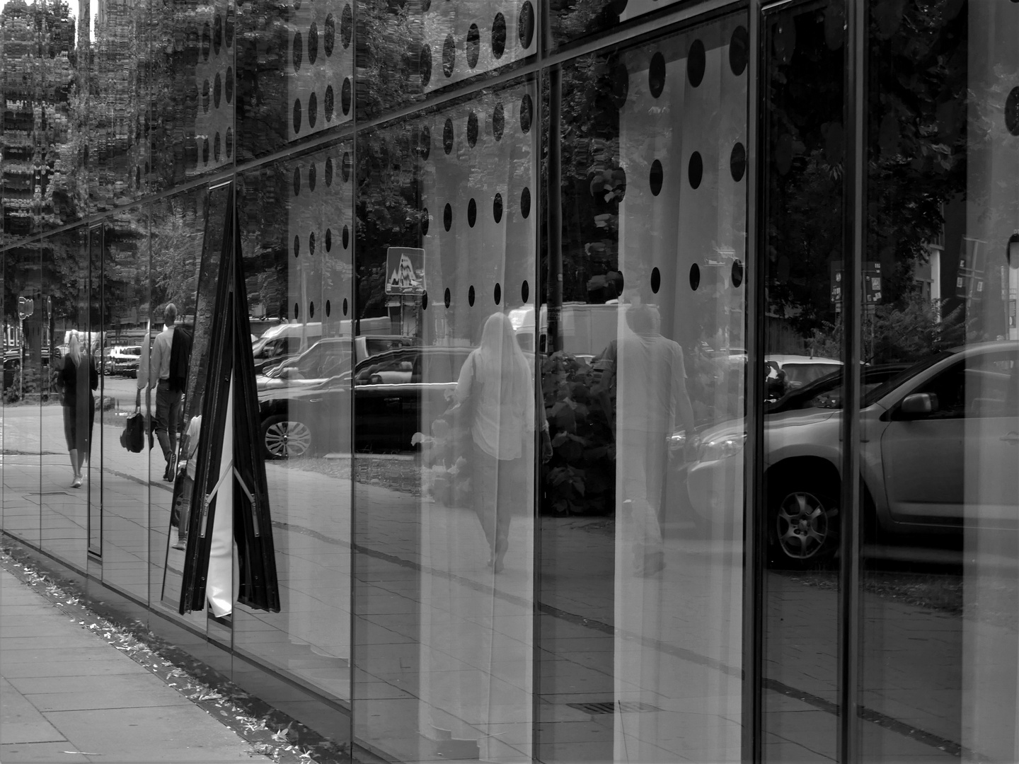 street gespiegelt Foto & Bild | menschen, projekte, street Bilder auf fotocommunity