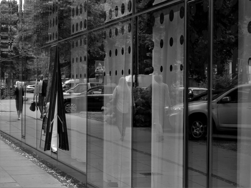 street gespiegelt Foto & Bild | menschen, projekte, street Bilder auf fotocommunity