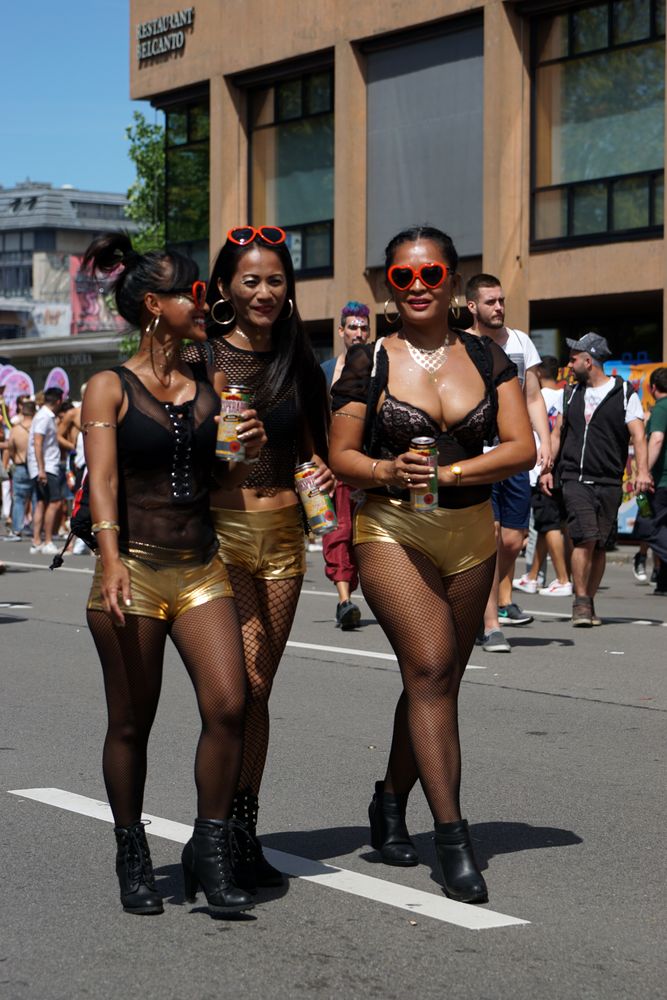 Street Parade Zürich, 11.8.2018, Bild 10 Foto & Bild | erwachsene menschen, menschen in der ...