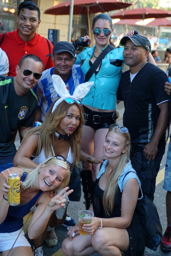 Street Parade Zürich, 13.8.2016, Bild 43 Foto & Bild | erwachsene menschen, menschen in der ...