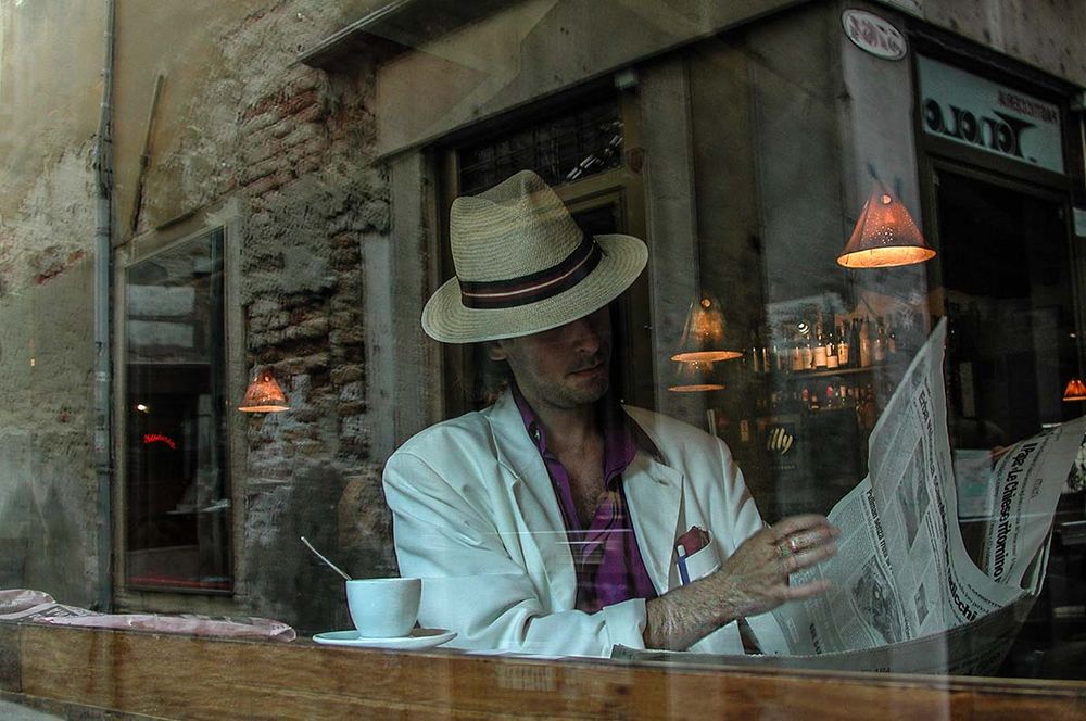 Street-Venedig-Zeitungleser Foto & Bild | street, venezia, venedig Bilder auf fotocommunity