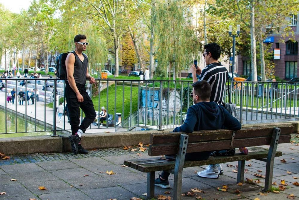 Street-walk-10-22-20a Foto & Bild | streetfotografie mit menschen, kommunikation; grafik; szenen ...