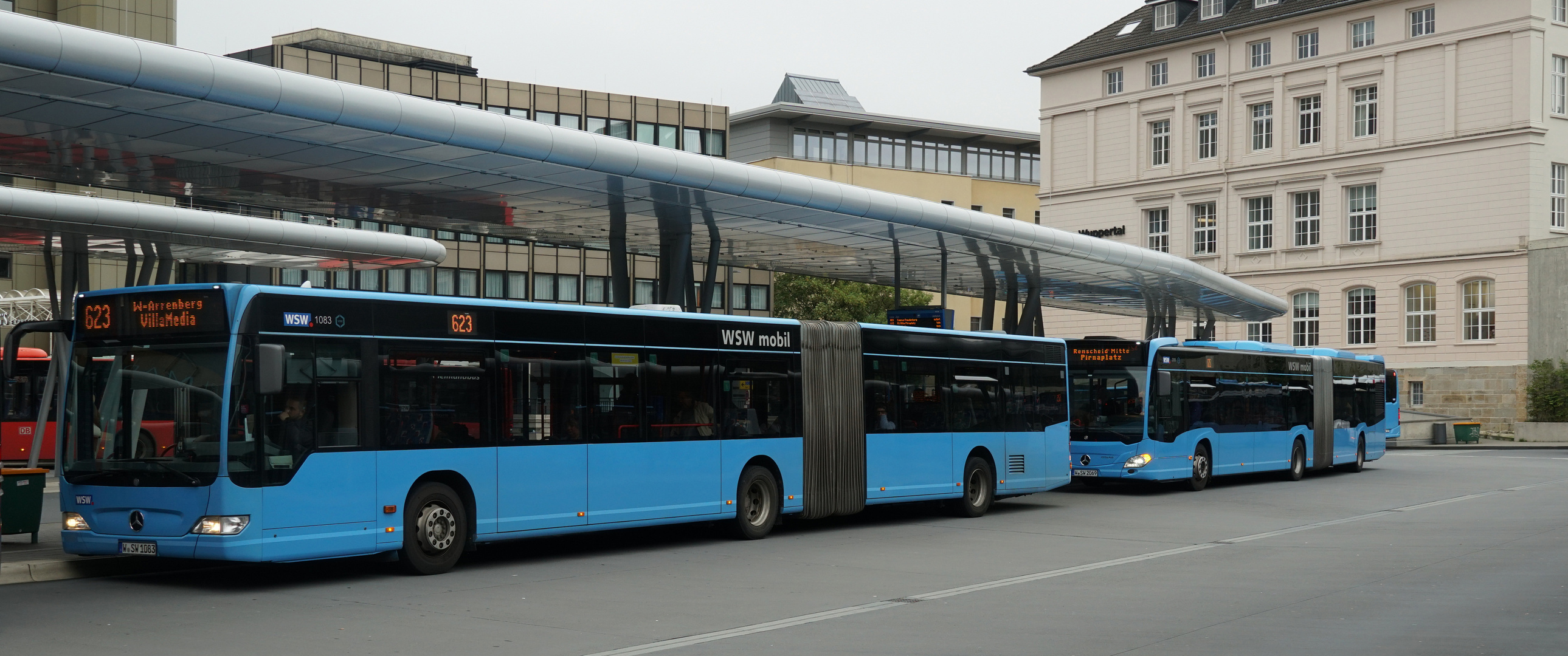 Streets - ÖPNV in Wuppertal Foto & Bild | architektur, streetfotografie mit menschen, bus ...