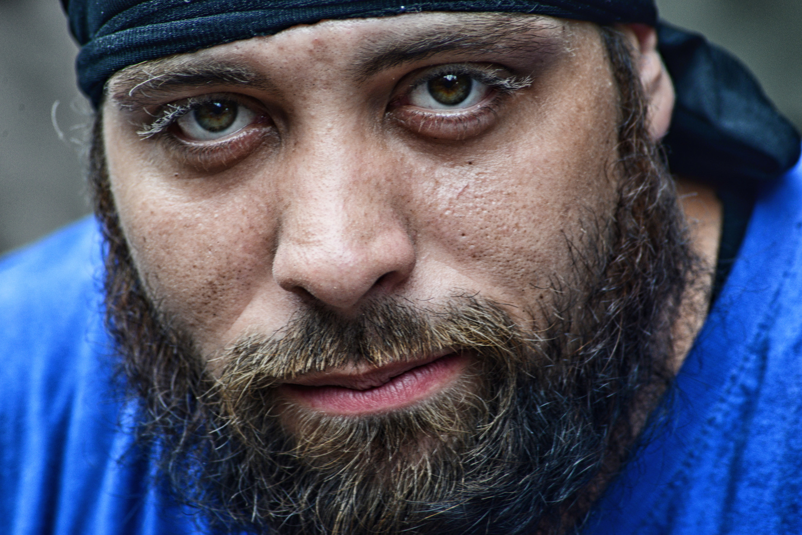 strenger blick Foto & Bild | erwachsene menschen, menschen in der ...