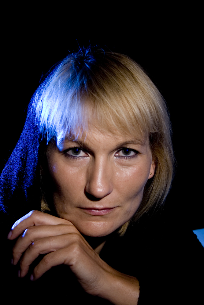 strenger Blick Foto & Bild | studio, portrait, menschen Bilder auf ... strenger Blick Foto & Bild | studio, portrait, menschen Bilder auf ...