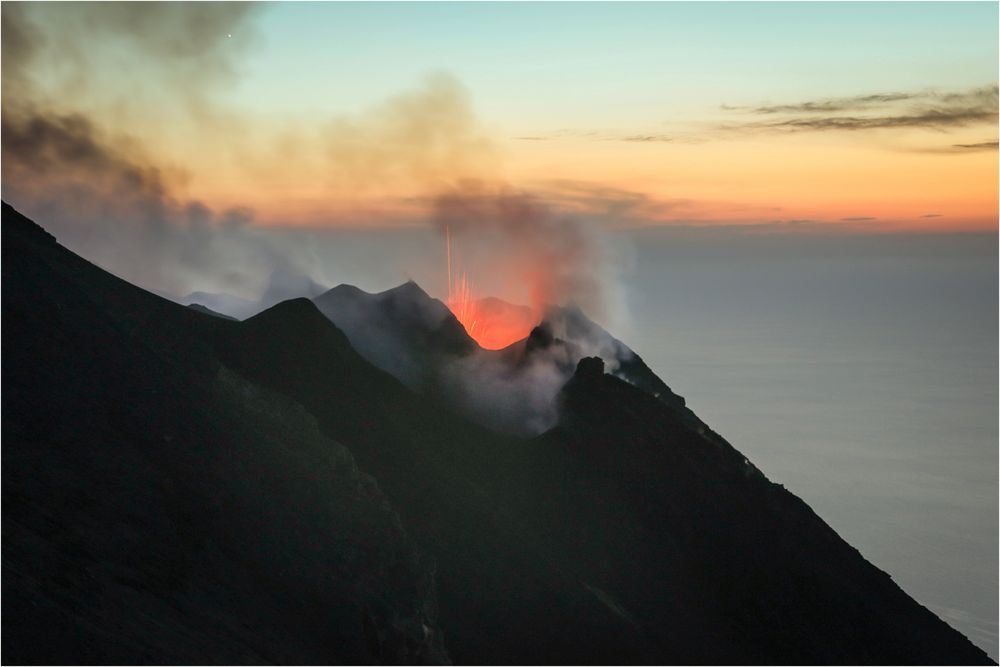 Stromboli Foto & Bild | heiss, vulkane, goldene stunde Bilder auf ...