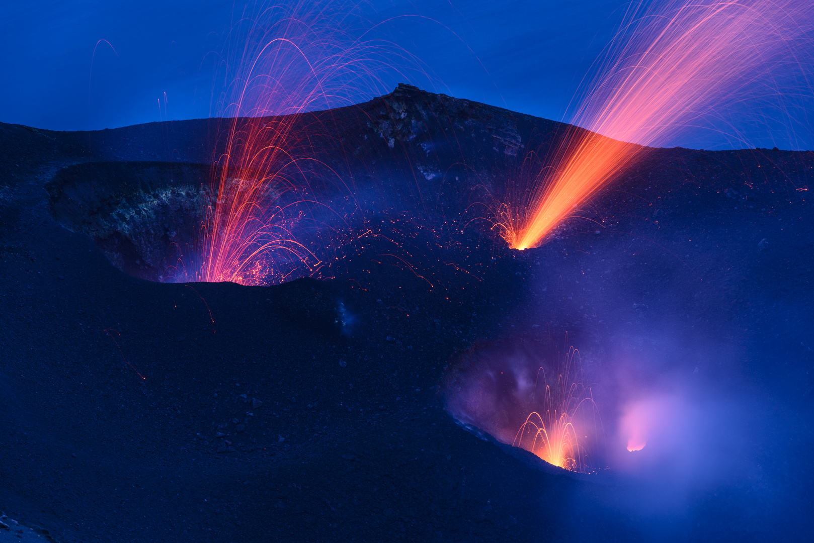 Stromboli Krater, Stromboli, Liparische Inseln, Sizilien Foto & Bild | nachtaufnahme, mittelmeer ...