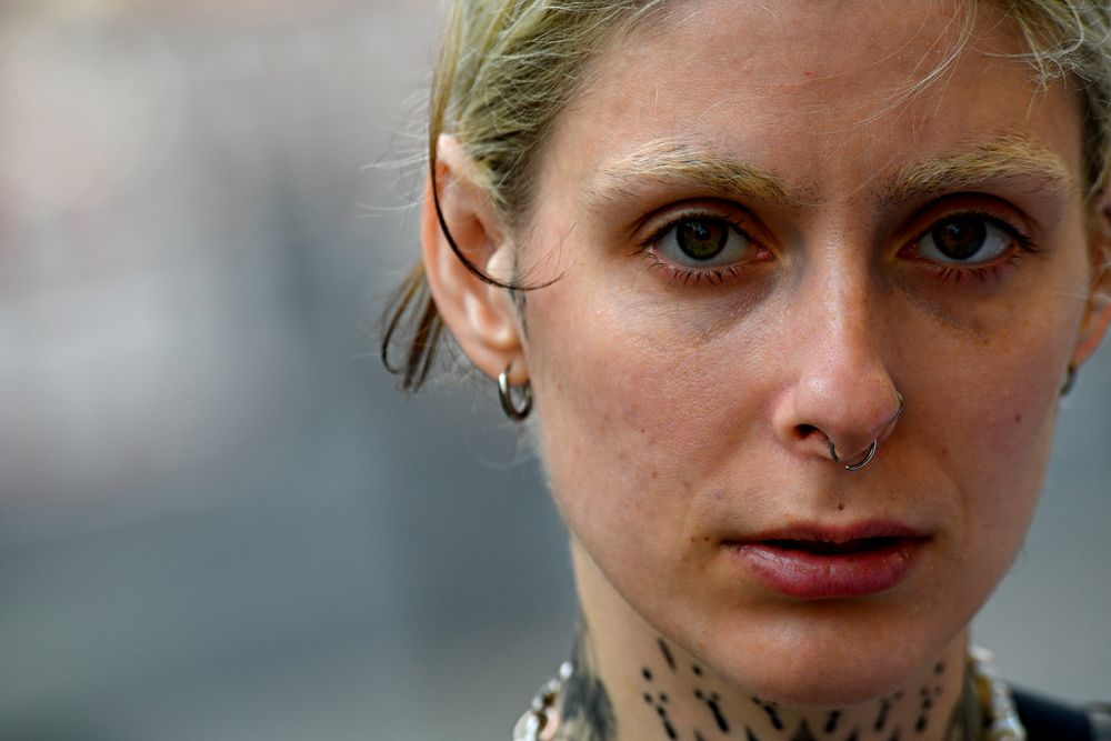 strong moment Foto & Bild | portrait, streetfotografie mit menschen, portrait frauen Bilder auf ...