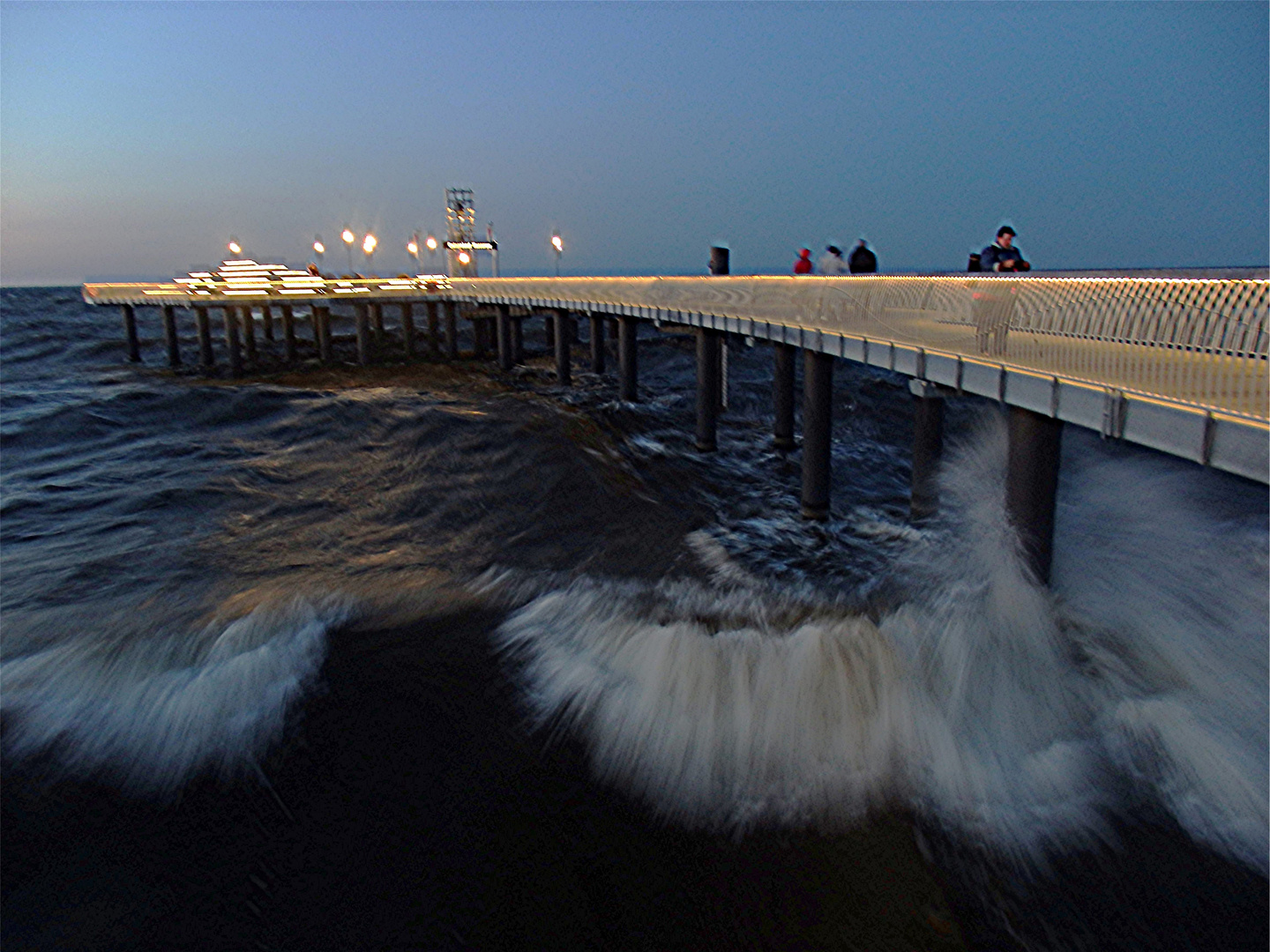 Sturm an der Seebrücke Koserow/Usedom Foto & Bild | landschaft, meer ...