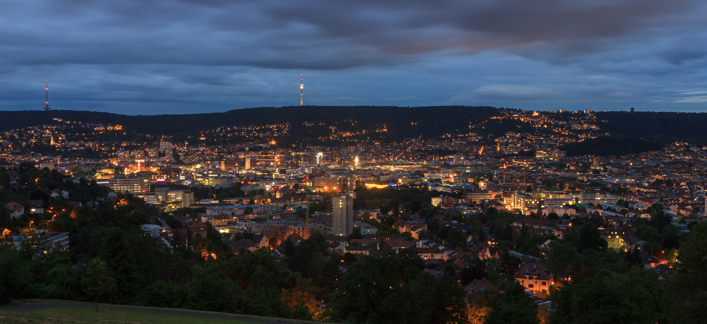 Stuttgart bei Nacht Foto & Bild | nacht, panorama, blaue stunde Bilder ...