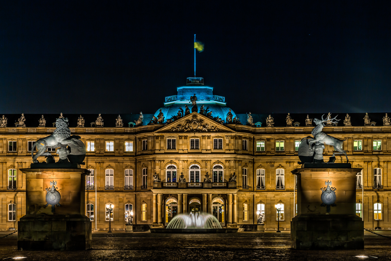 Stuttgart - Neues Schloss Foto & Bild | nachtaufnahme, architektur ...
