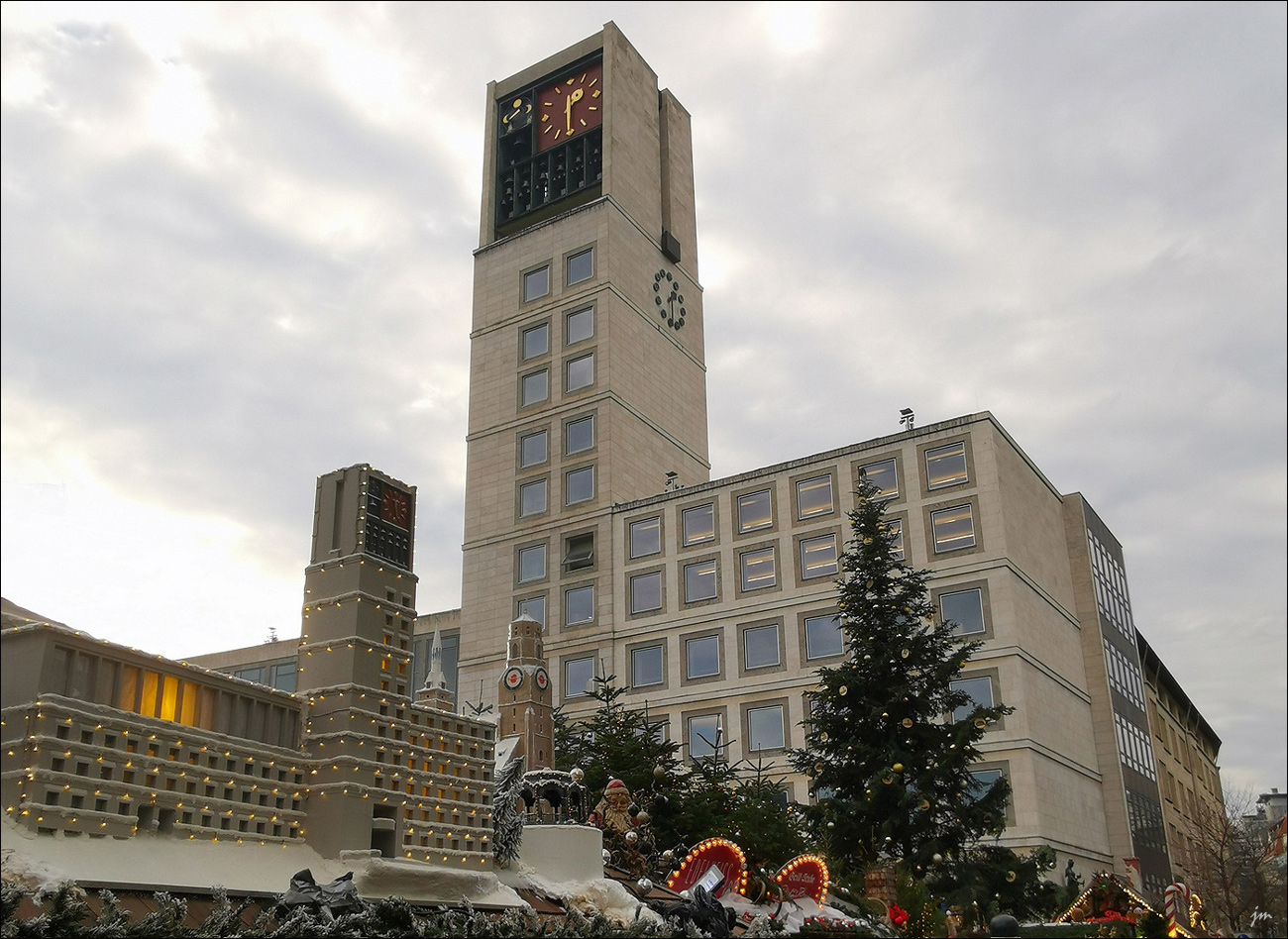 Stuttgarter Rathaus - groß und klein Foto & Bild | fotos, world ...
