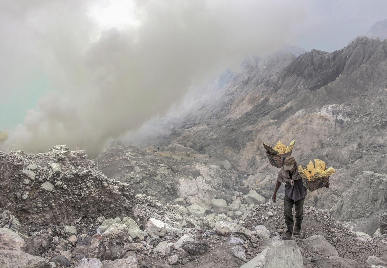 Sulfur Mining Foto & Bild | world, landschaft, asia Bilder auf ...