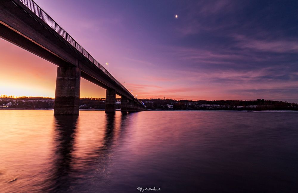 Sun and Moon side Foto & Bild | sonnenaufgänge, himmel & universum ...