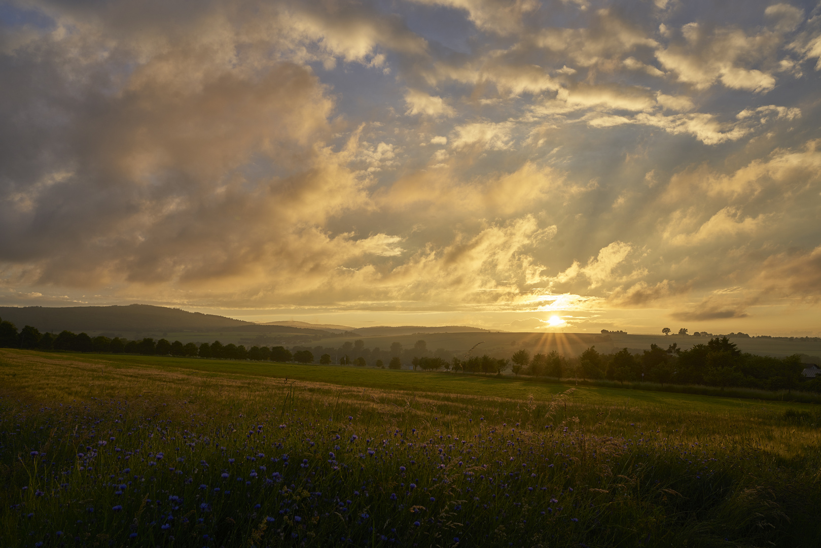 Sun Goes Down Foto & Bild | sonnenuntergang, sonne, wolken Bilder auf ...