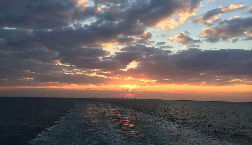 Sunset outside Bahrain Foto & Bild | asia, middle east, bahrain Bilder ...