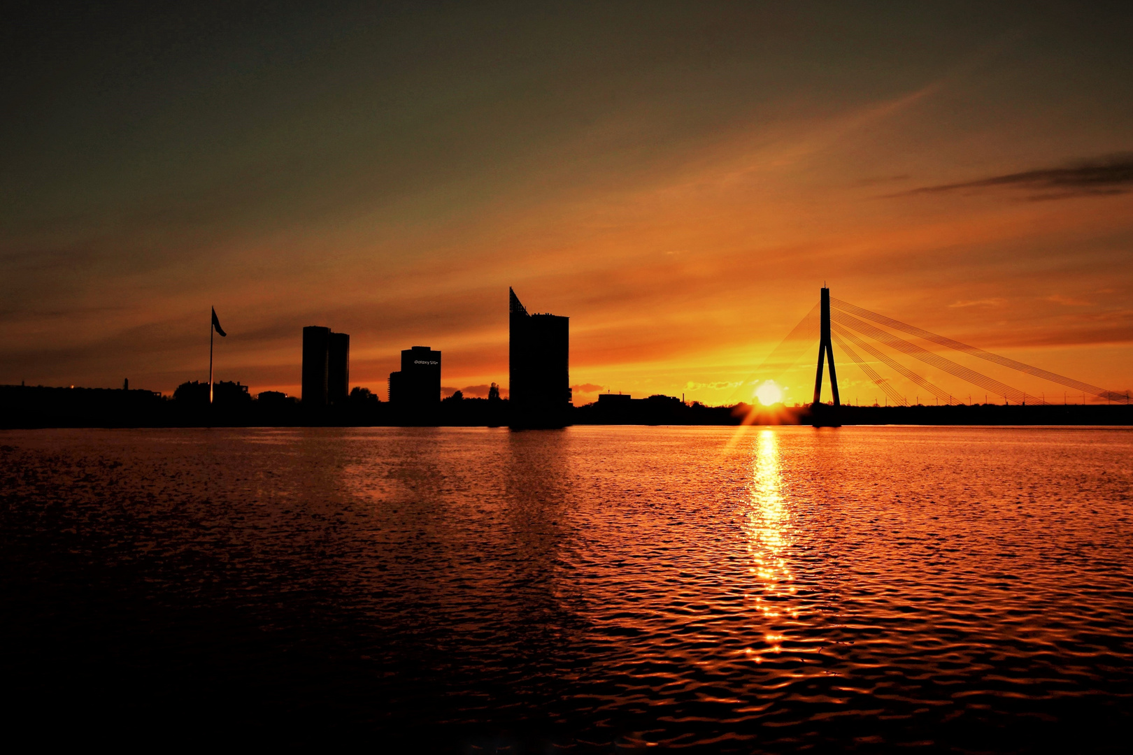 Sunset Riga Foto % Immagini| city, sunset, wasser Foto su fotocommunity