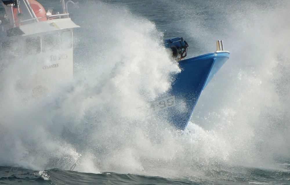 surgiendo de las olas Imagen & Foto | mar, barco, motivos Fotos de ...