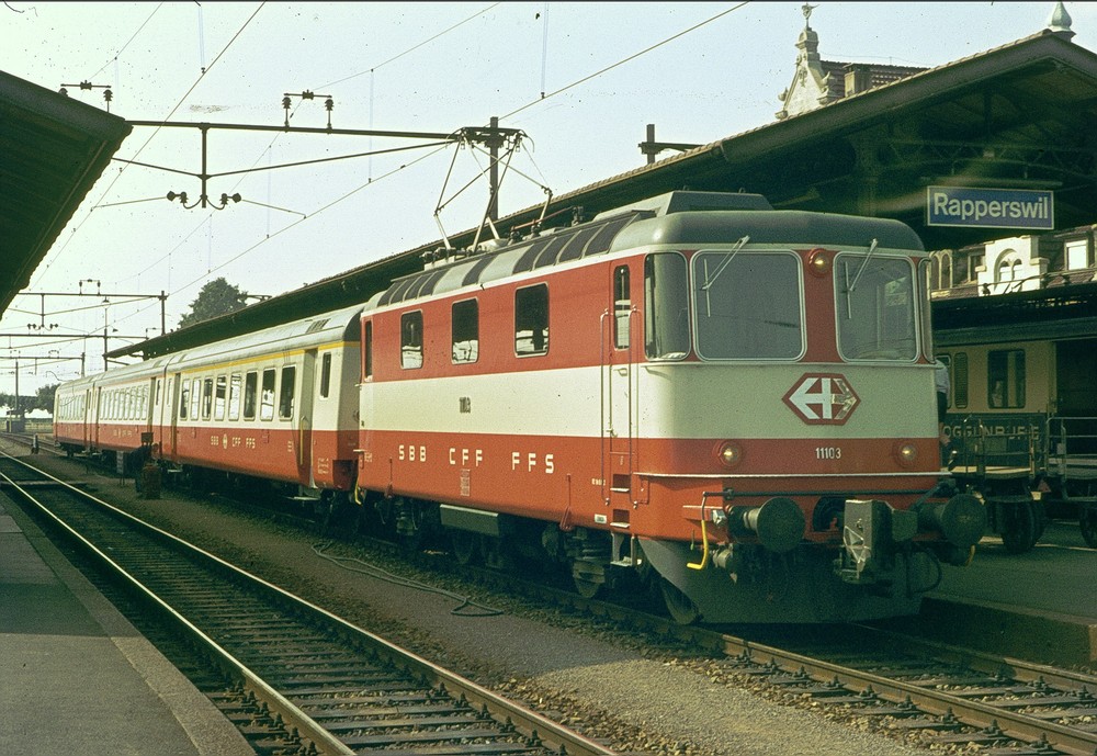 Swiss Express Garnitur Foto & Bild | züge, personenzüge, eisenbahn ...