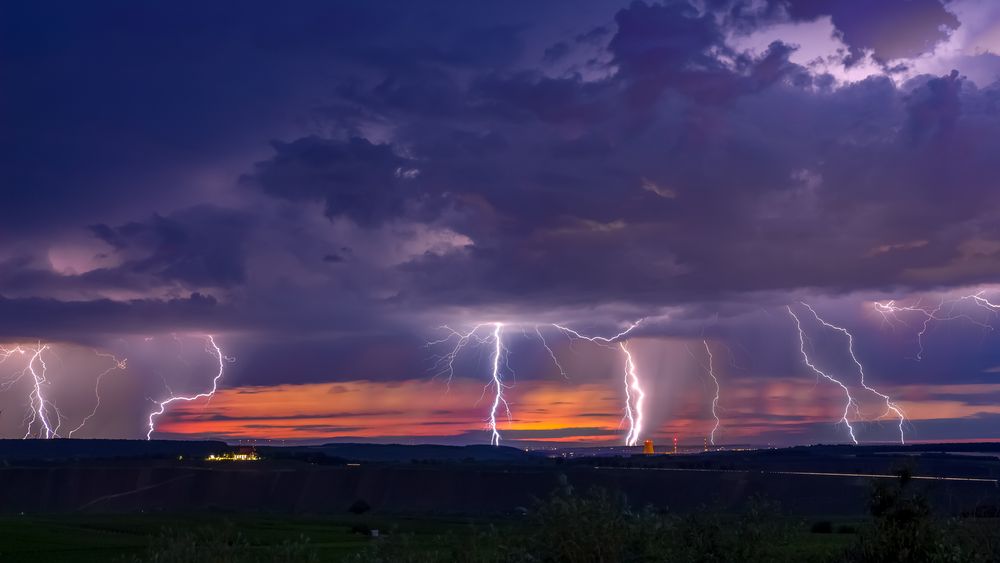 Symphonie der Blitze Foto & Bild | natur, main, gewitter Bilder auf ...