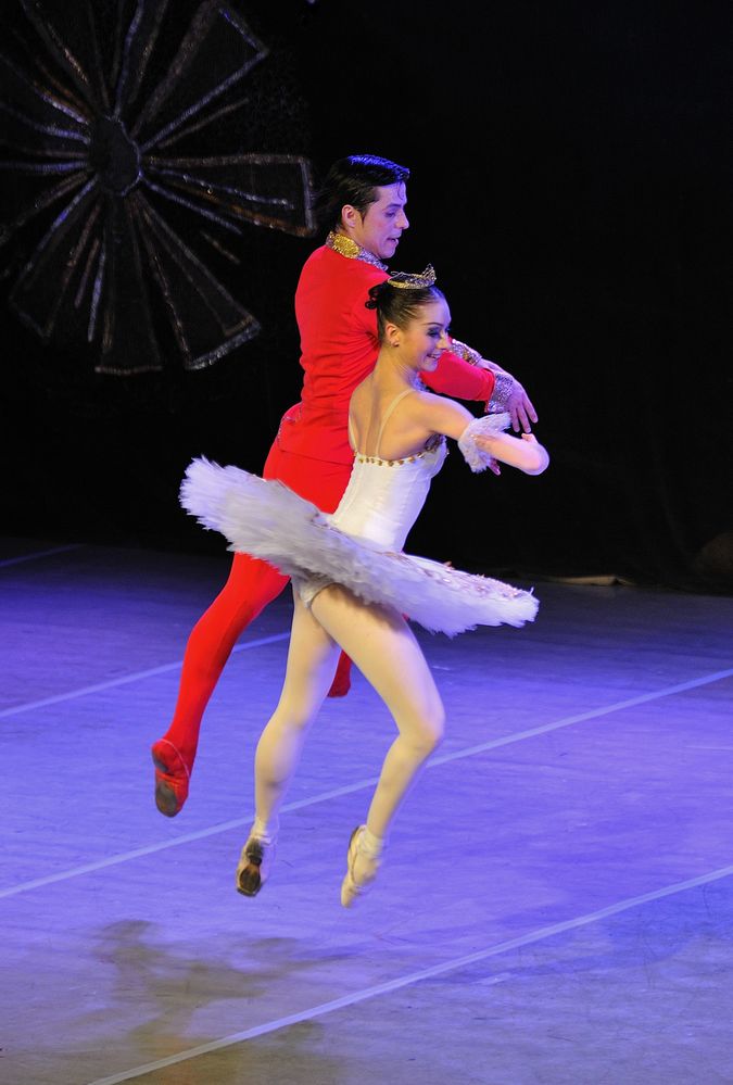 "Syncron-Schweben"... Foto & Bild | kunstfotografie & kultur, tanz, ballett Bilder auf fotocommunity