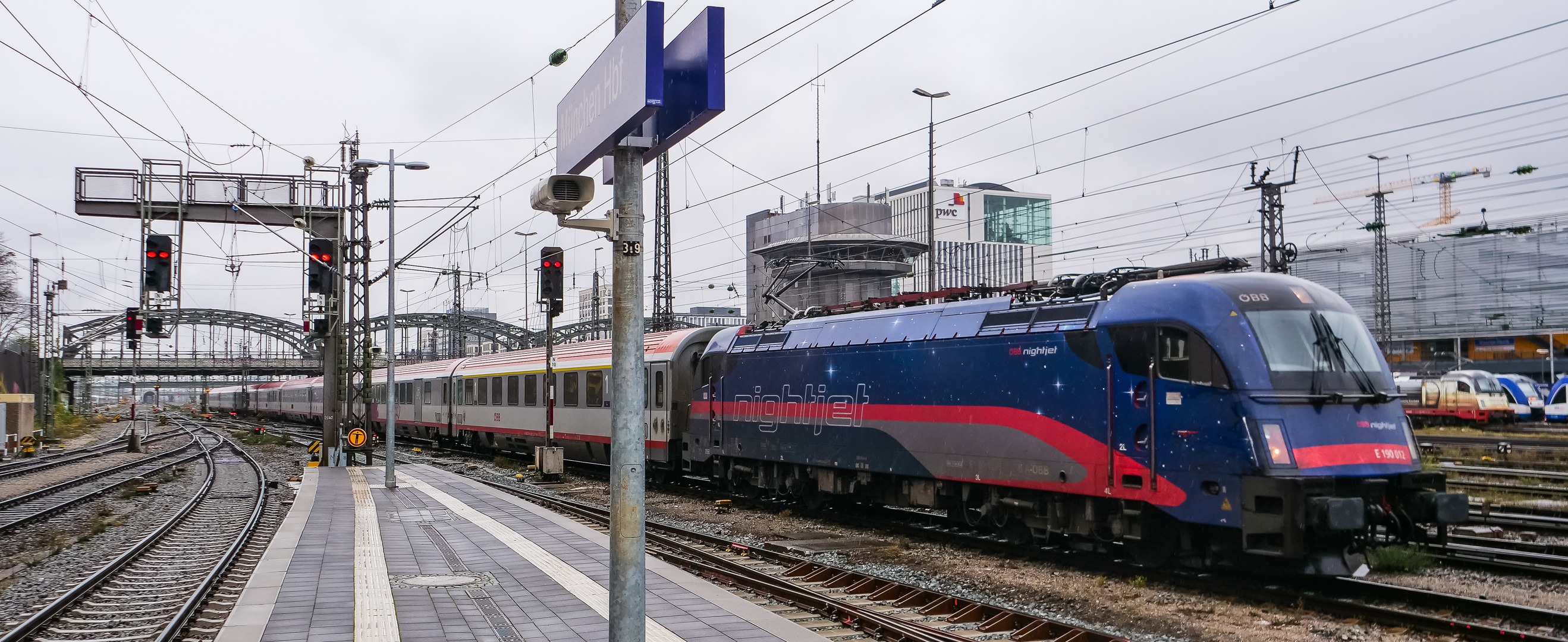 Tagesdienst der Nightjet-Lok Foto & Bild | münchen, bahnsteig ...