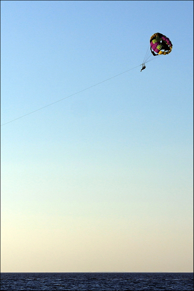 Tandem Parasailing Foto & Bild | erwachsene menschen, menschen in der ...