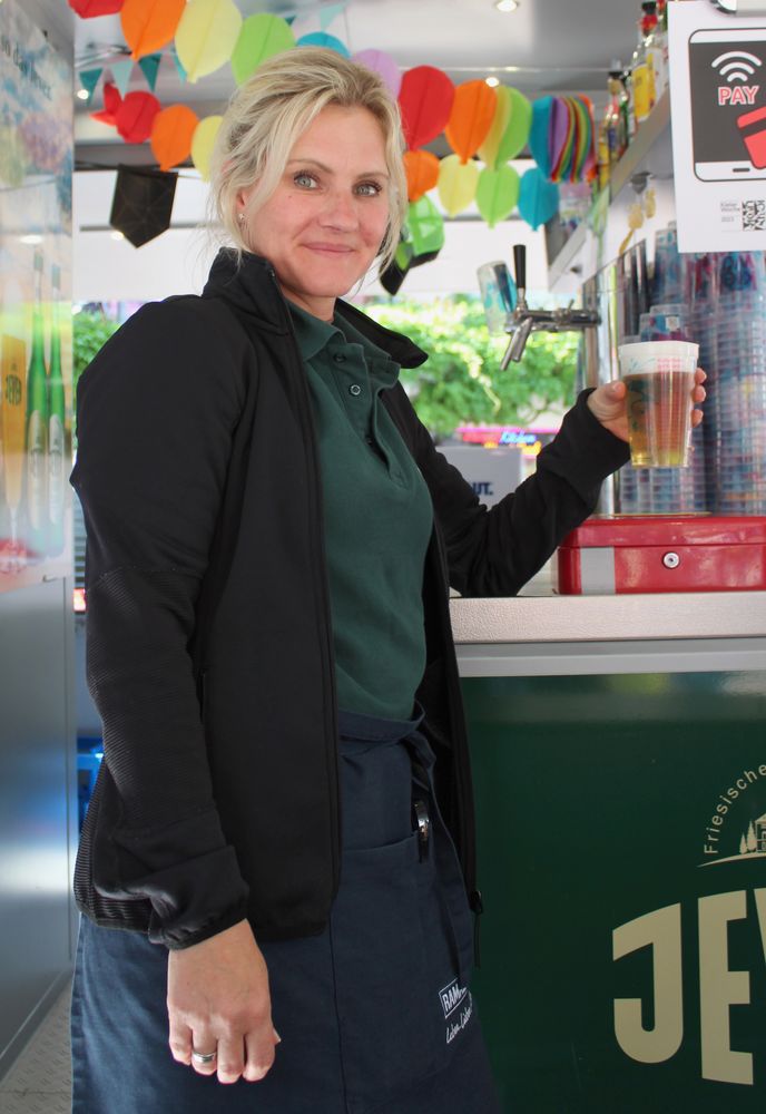 Tanja am Tresen Foto & Bild | fun, party, people Bilder auf fotocommunity