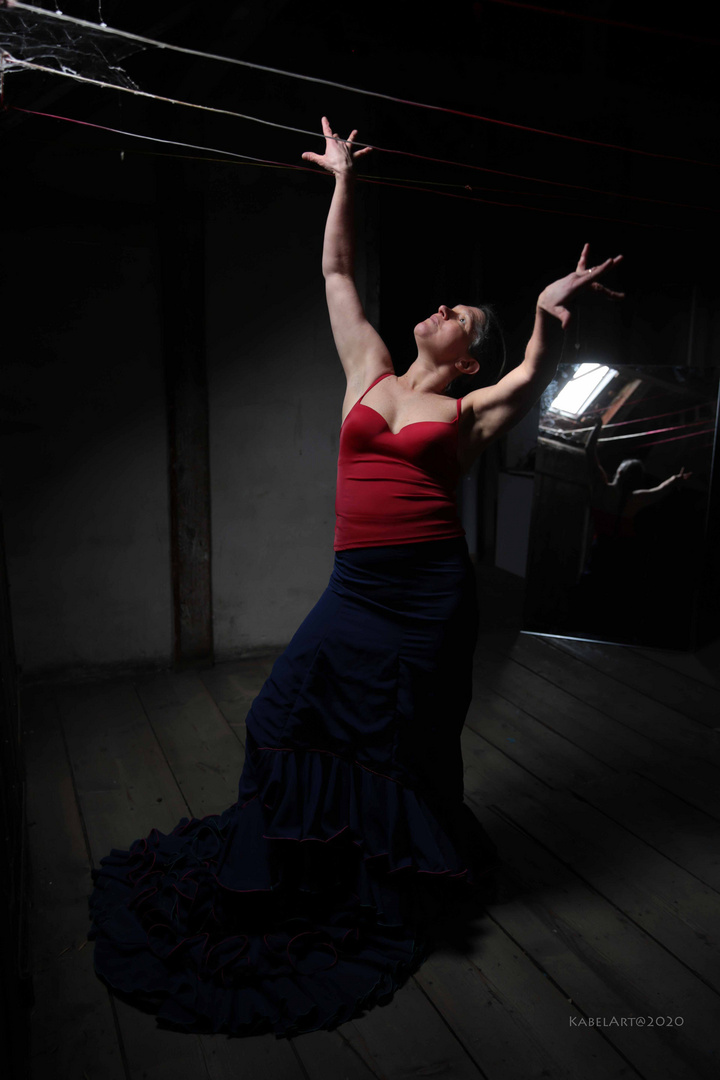 Tanz auf dem Dachboden Foto & Bild | portrait, kunstfotografie & kultur, tanz Bilder auf ...