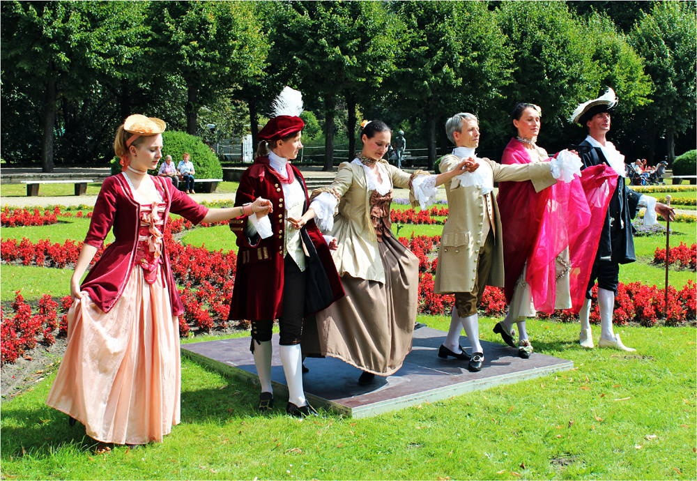 " Tanz " im Rokoko-Stil Foto & Bild | szene, historisch verkleidet ...