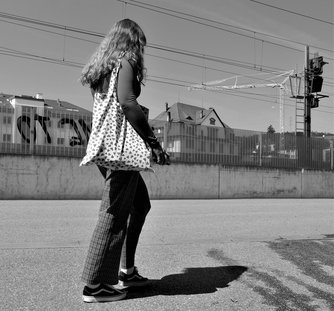 Tasche mit Herz Foto & Bild | bw, people, street Bilder auf fotocommunity