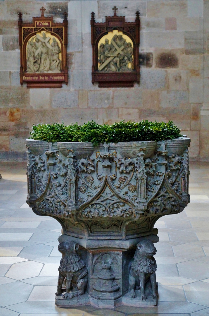Taufstein.... Foto & Bild | architektur, sakralbauten, figuren&details ...