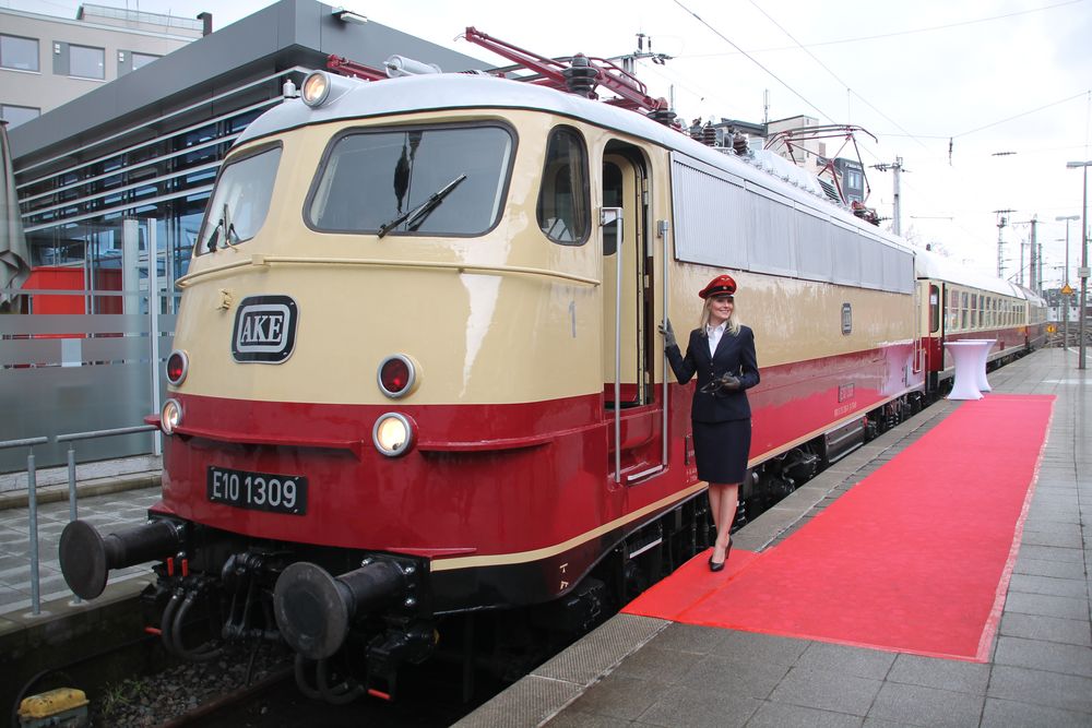 TEE Rheingold mit Schaffnerin Foto & Bild | historische eisenbahnen ...