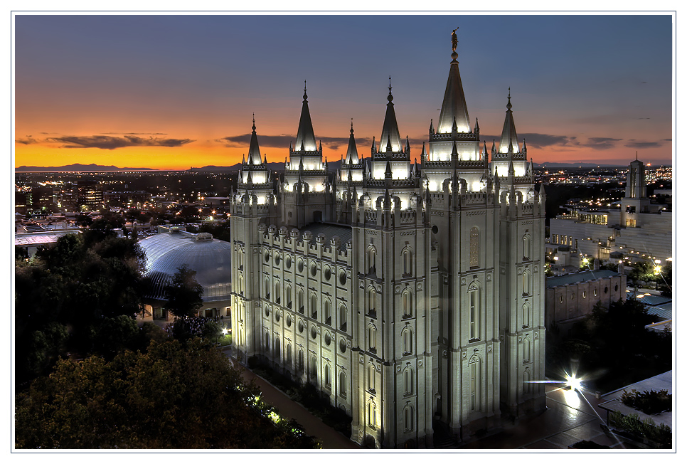 Tempel der Mormonen Foto & Bild | architektur, architektur bei nacht ...