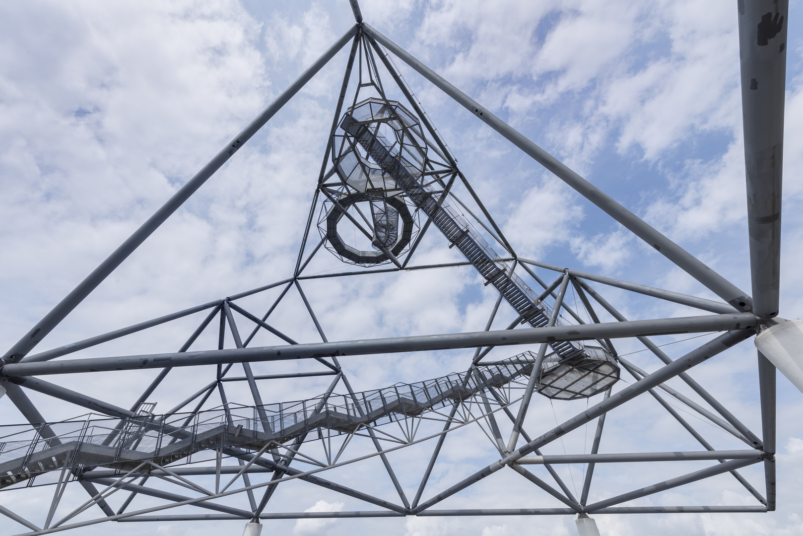 Tetraeder 03, der Aufgang Foto & Bild | architektur, deutschland ...