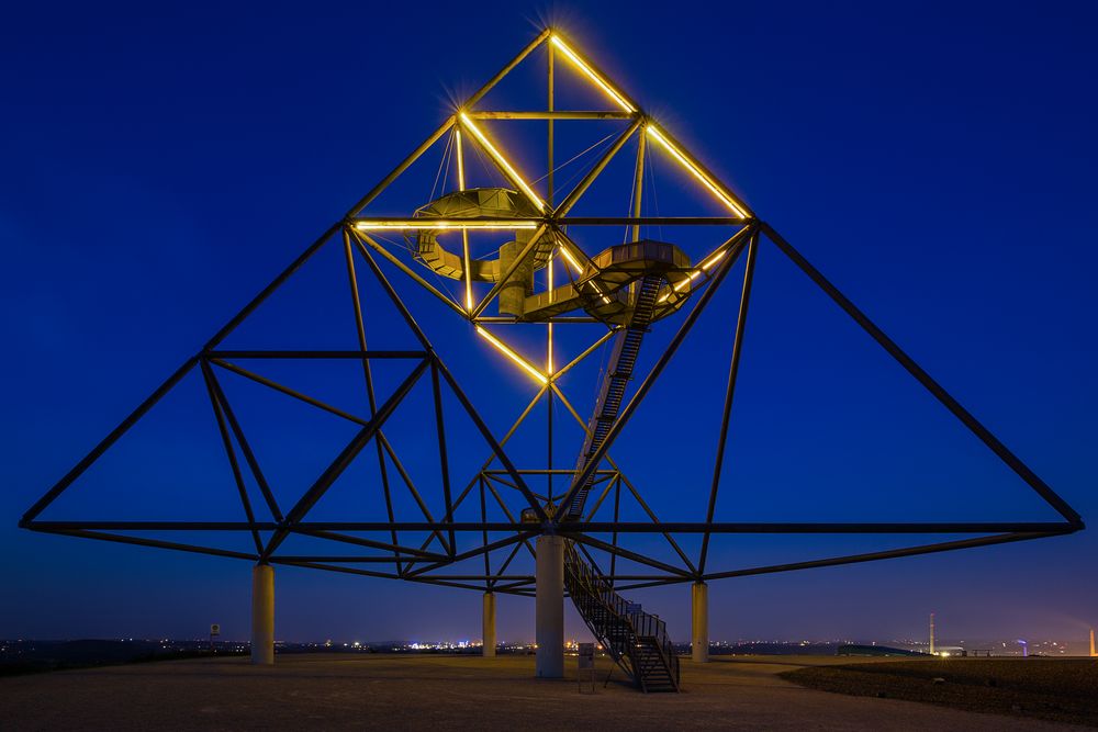 Tetraeder Foto & Bild | architektur, architektur bei nacht, bei nacht ...