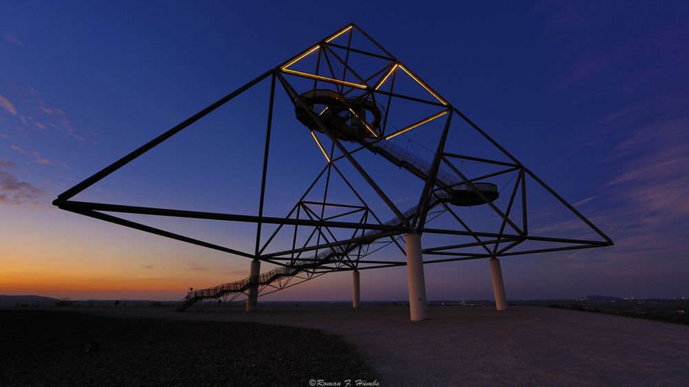 Tetraeder - Vierflächner Foto & Bild | tetraeder, baukunst, kunst am ...