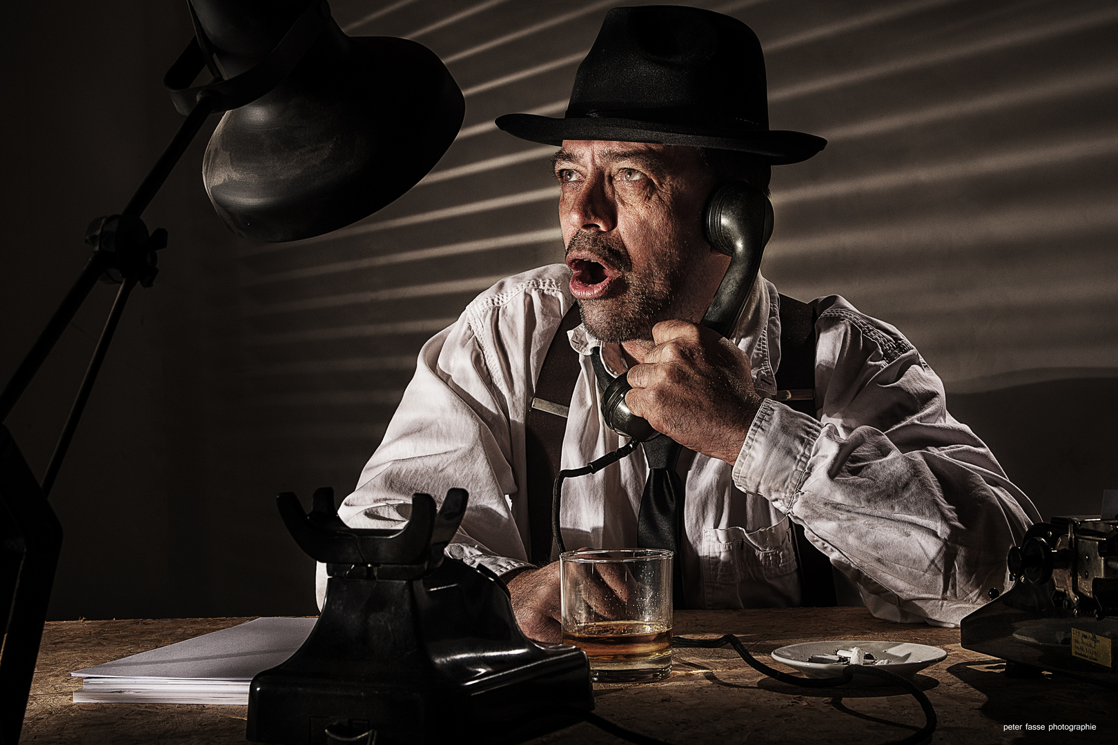 the angry detective Foto & Bild | fashion, people, studio Bilder auf ...