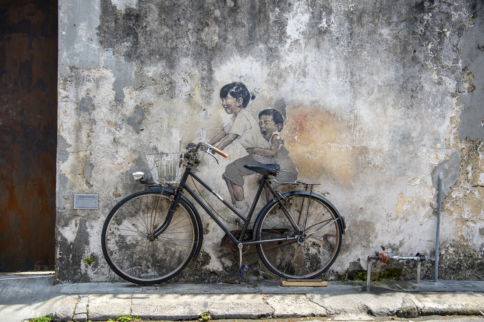 The famous mural in Georgetown - Kids on bicycle by Ernest Zacharevic Foto & Bild | asia ...