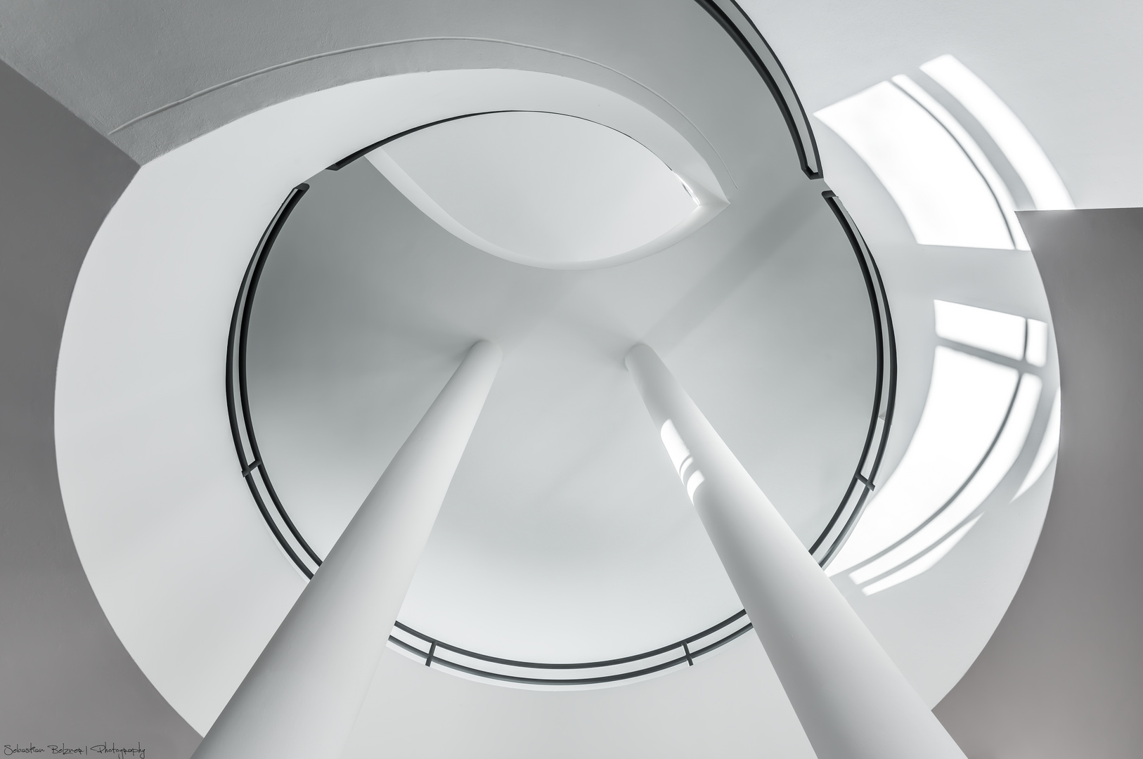 The futuristic columns Foto & Bild | architektur, stadtlandschaft ...