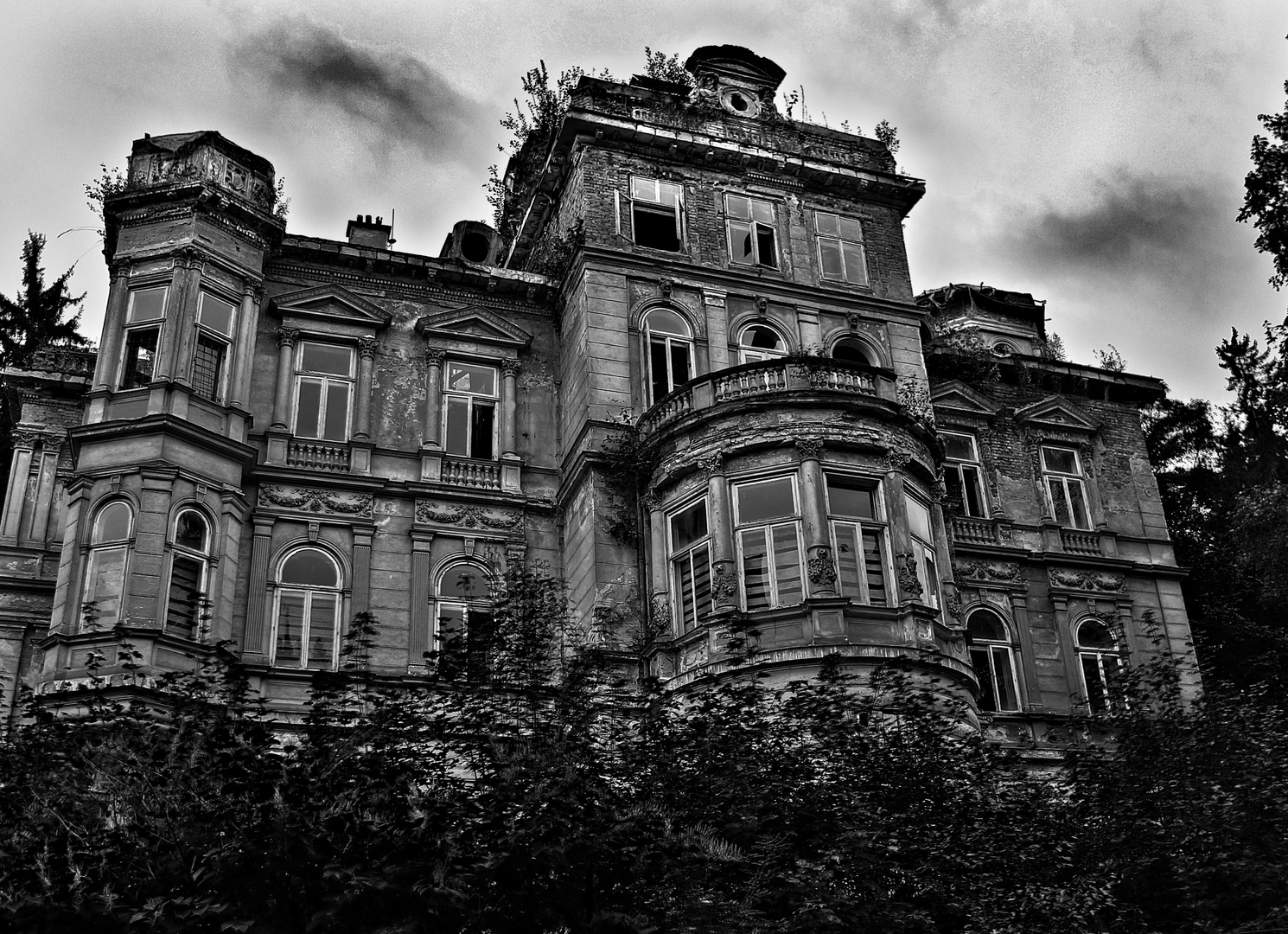 The Ghost Villa.. Foto & Bild | architektur, lost places, verlassen ...