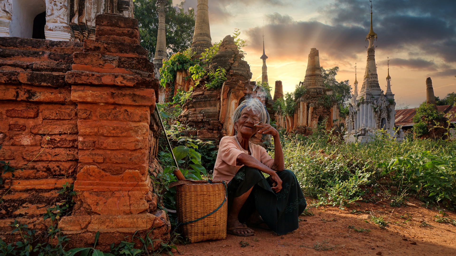 The Guardian Foto & Bild | street, world, myanmar Bilder auf fotocommunity