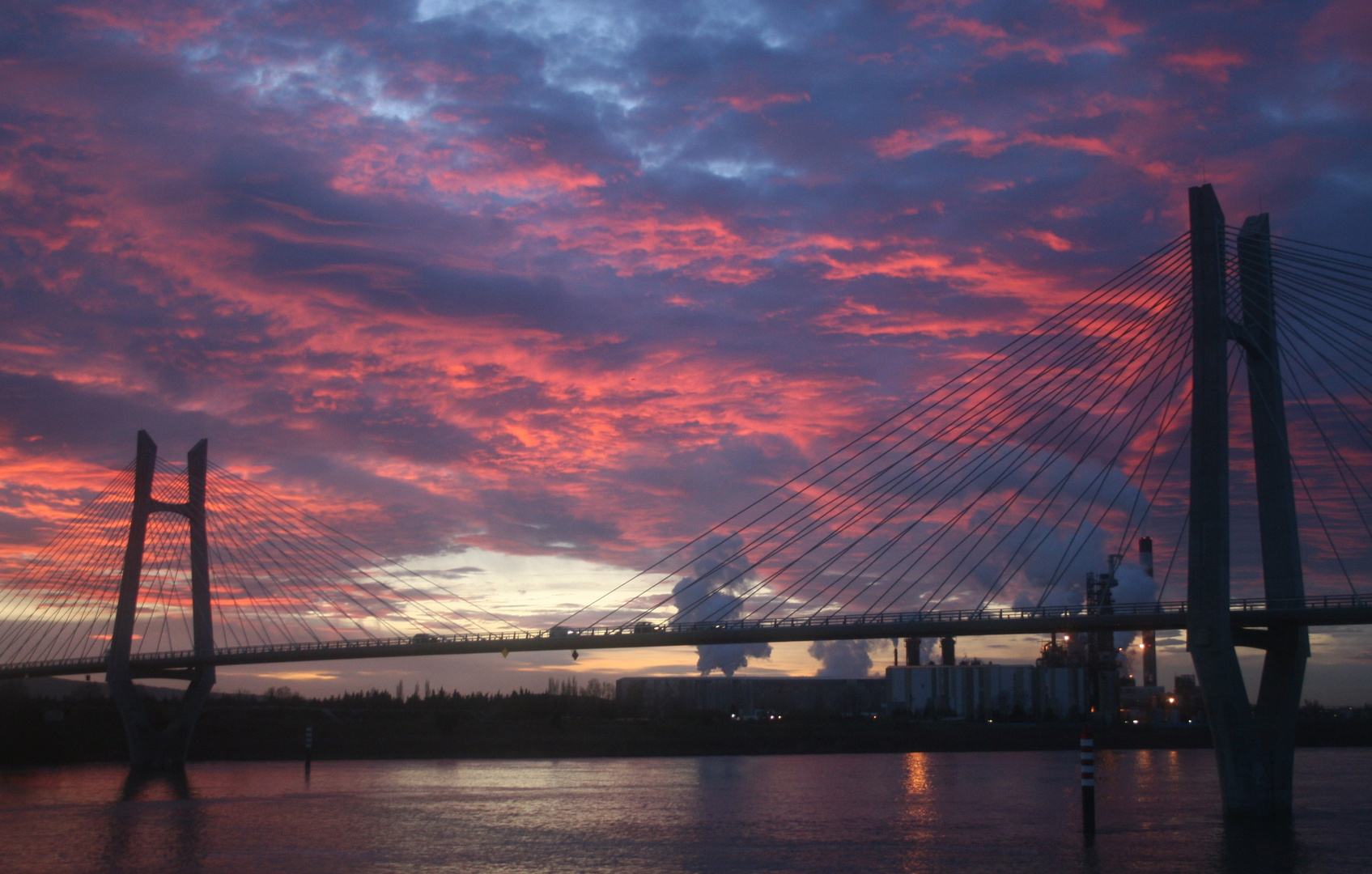 The pink bridge photo et image | pont- beaucaire- tarascon- rose- lever ...