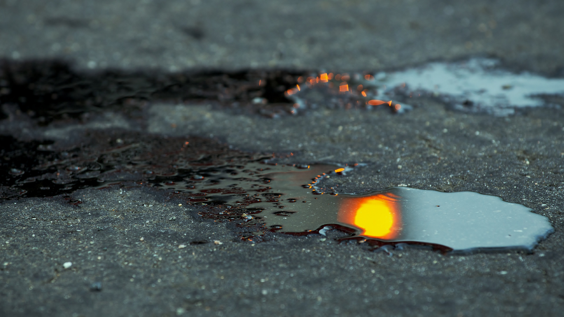 the sun in a puddle. Foto & Bild | abstraktes, farben, gelb Bilder auf ...