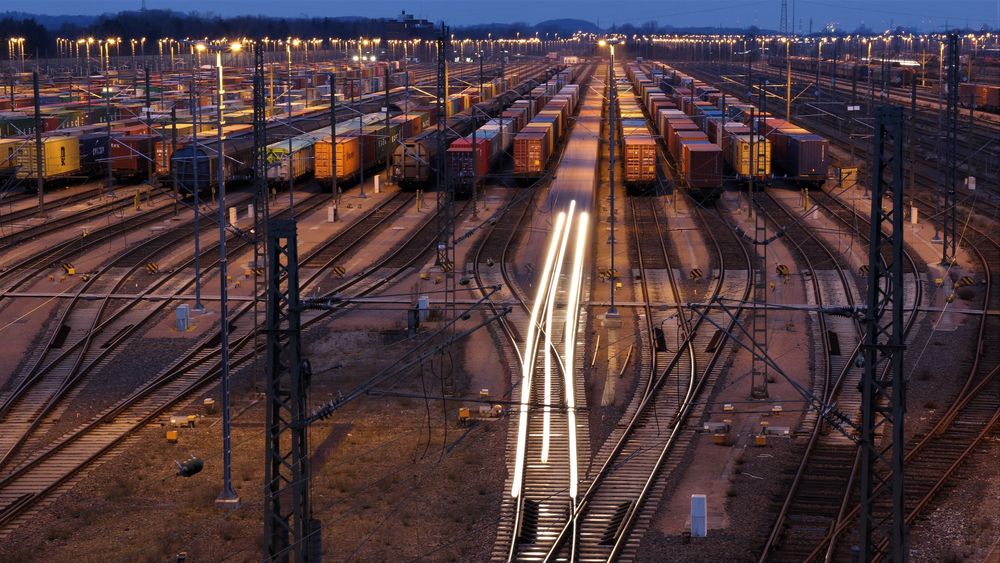 The Train has left the Station Foto & Bild | street, dokumentation ...