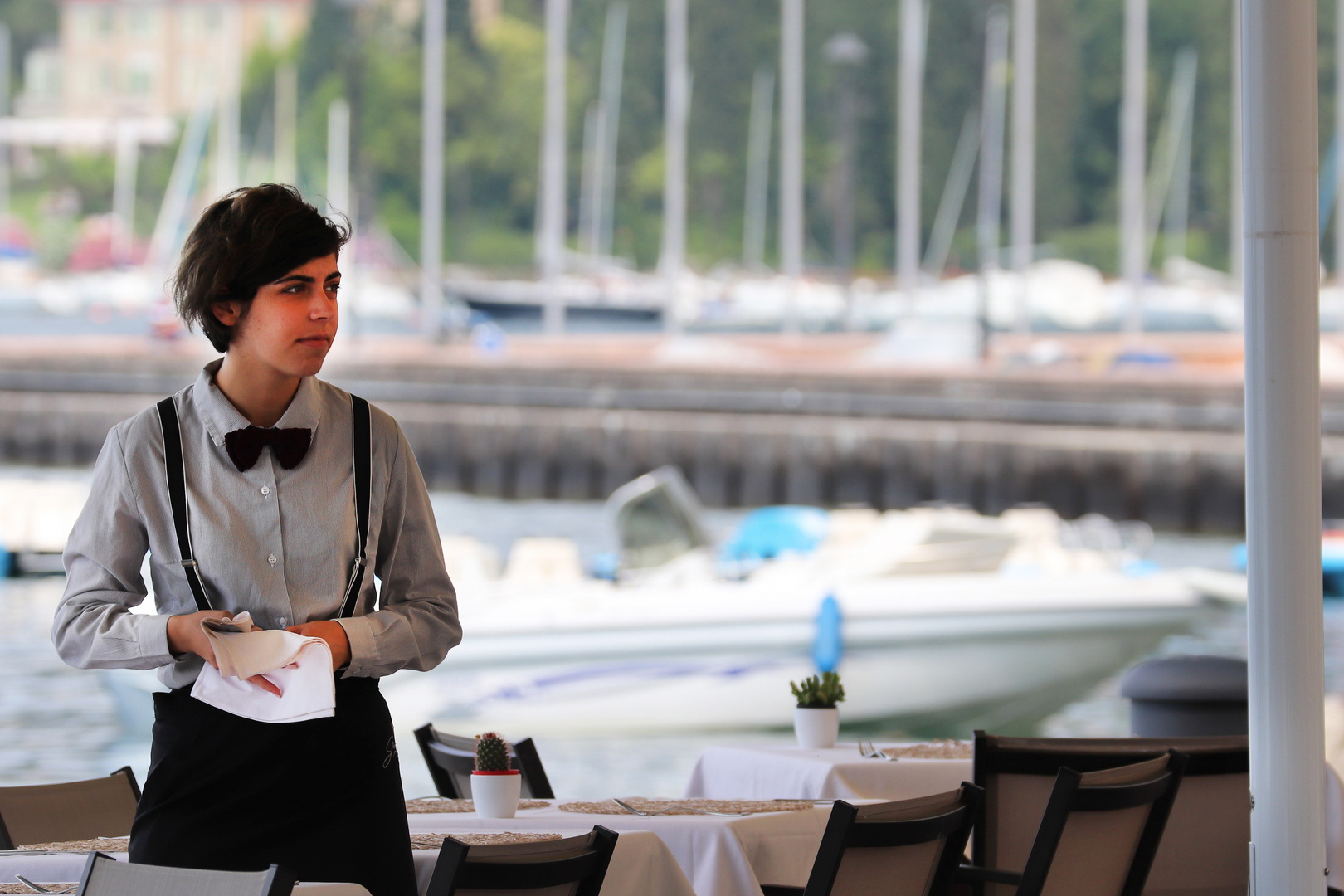 The Waiter ... oder die Kellnerin wartet .. Foto & Bild | erwachsene ...