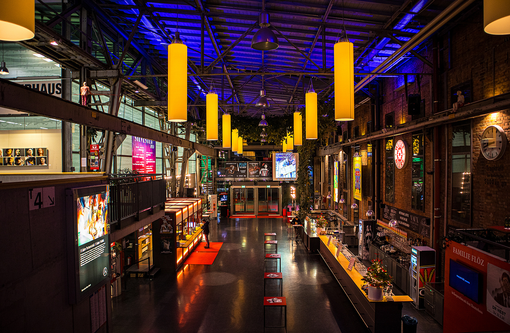 ~ Theaterhaus ~ Foto & Bild | architektur, innenaufnahmen, kunstfotografie & kultur Bilder auf ...