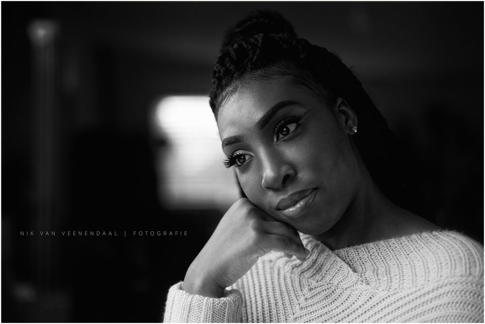 THINKING Foto & Bild | portrait, portrait frauen, indoor Bilder auf ...