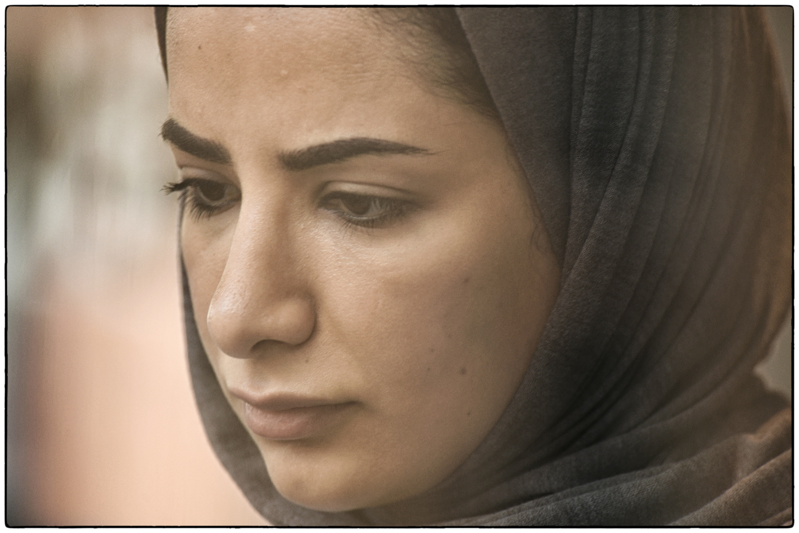 thinking Foto & Bild | portrait, streetfotografie mit menschen, portrait frauen Bilder auf ...