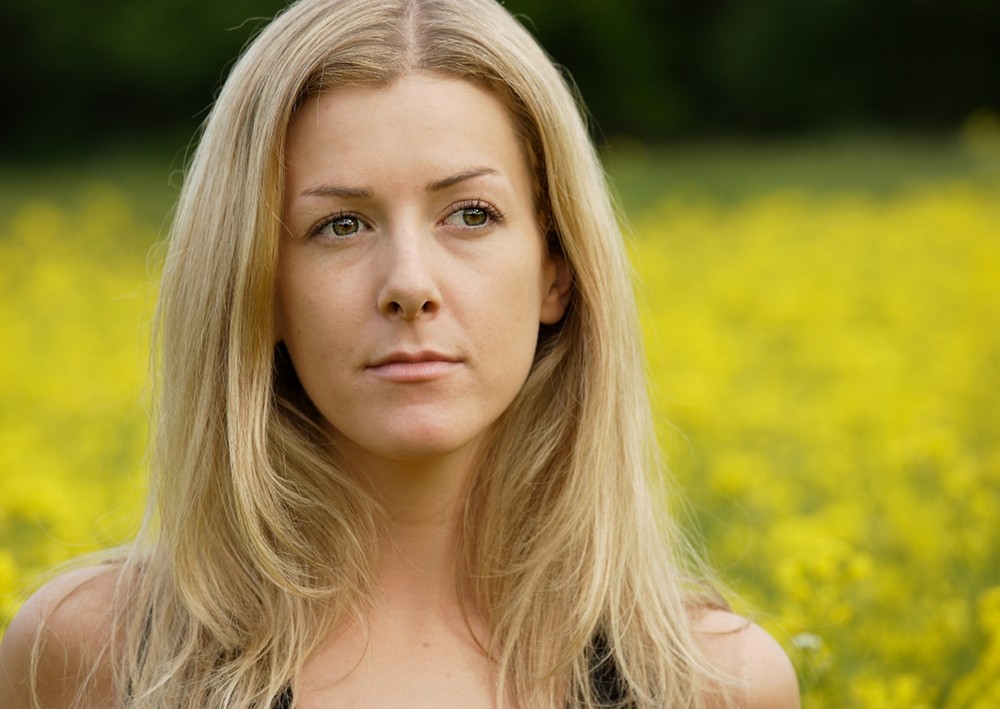 thinking sceptically Foto & Bild | portrait, portrait frauen, outdoor ...